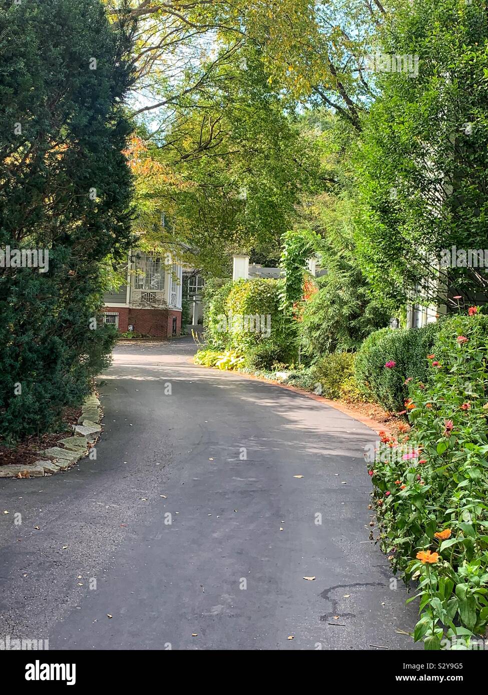 Long Driveway High Resolution Stock Photography and Images - Alamy
