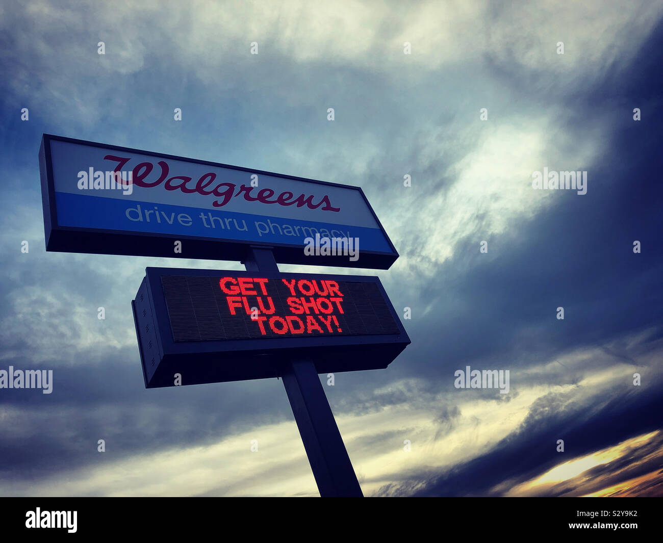 Flu shot sign hi-res stock photography and images - Alamy