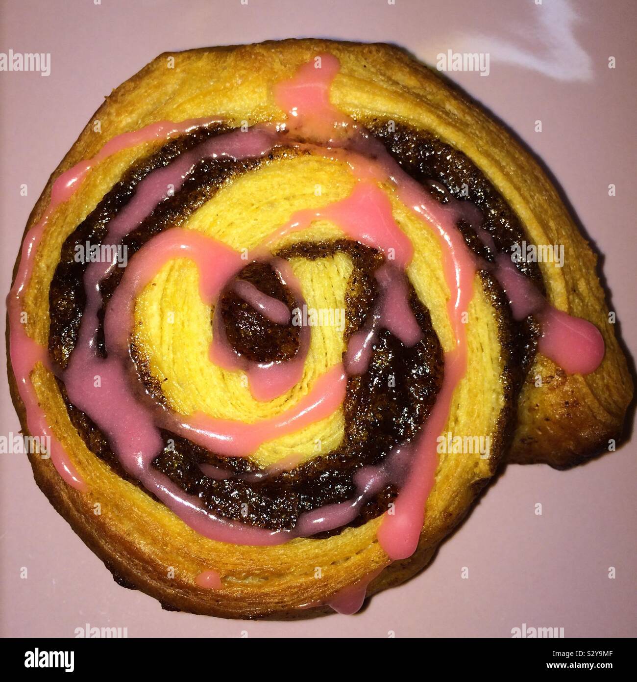 Cinnamon swirl danish pastry hi-res stock photography and images - Alamy