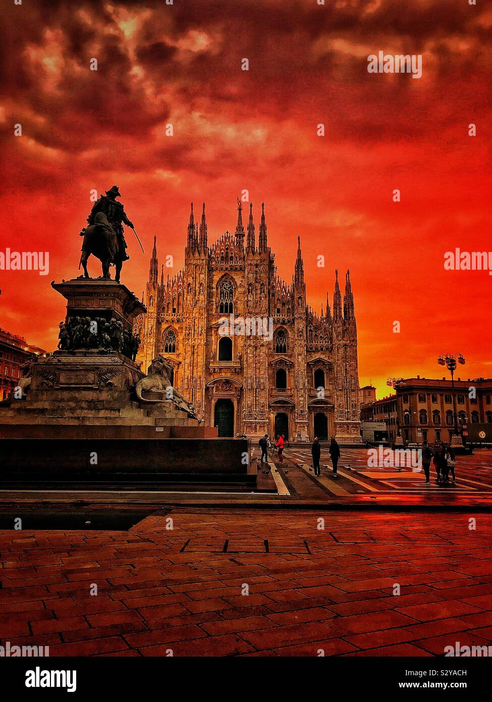 Milan Cathedral at sunrise Stock Photo - Alamy