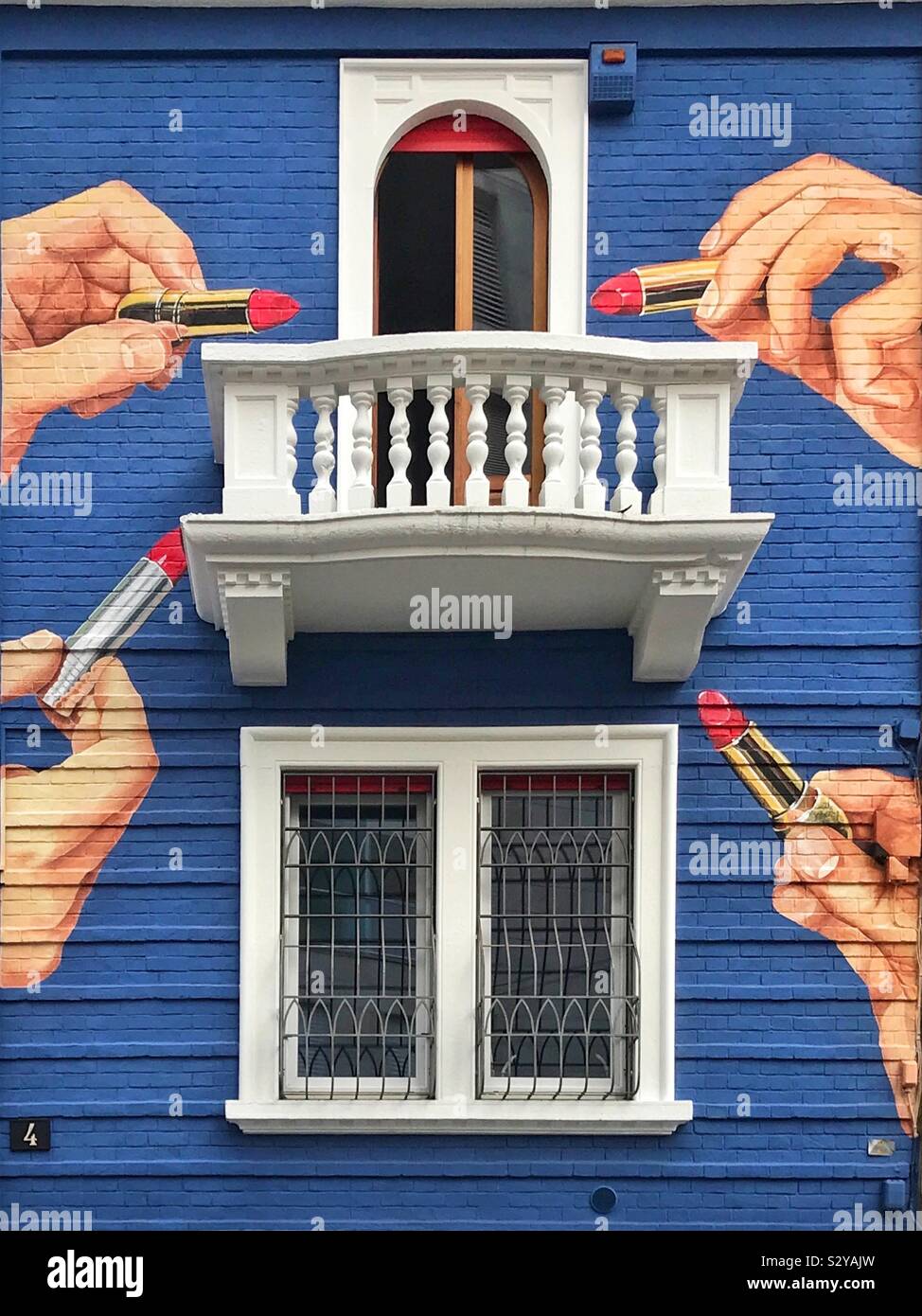 Glamorous building facade in Milan Stock Photo - Alamy