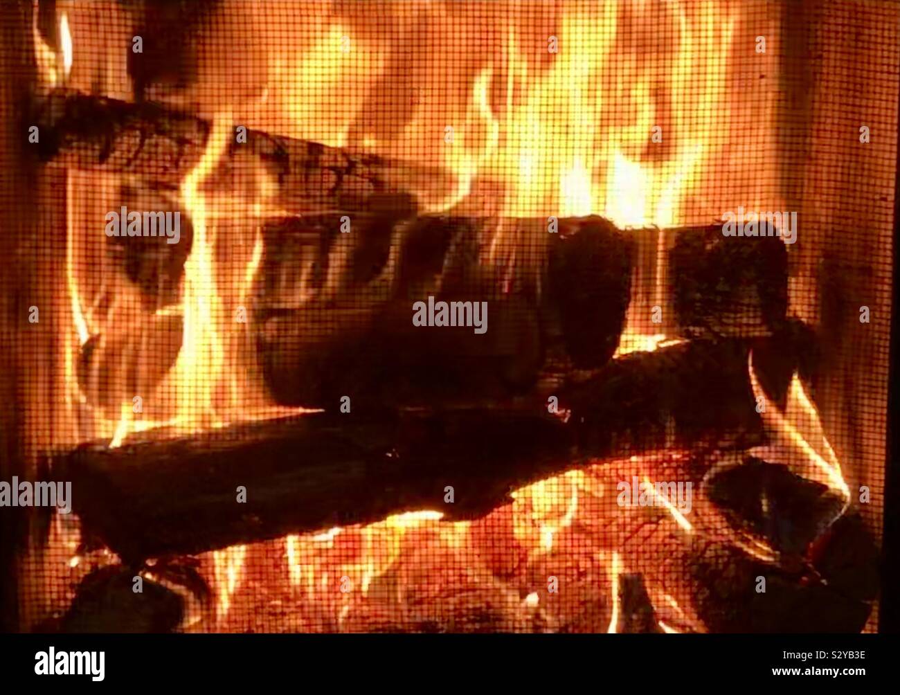 Yuletide log fire hi-res stock photography and images - Alamy