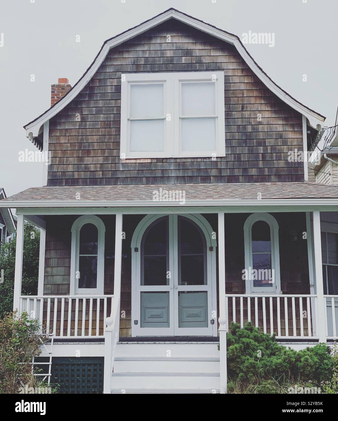 Shingled cottage hi-res stock photography and images - Alamy