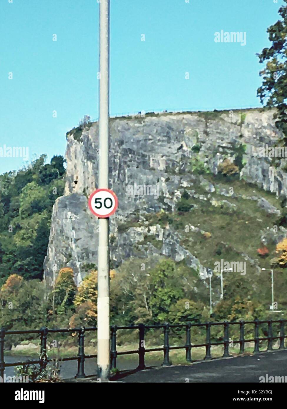 Cliffs at the Avon Gorge, Bristol with a 50mph sign at the roadside ...