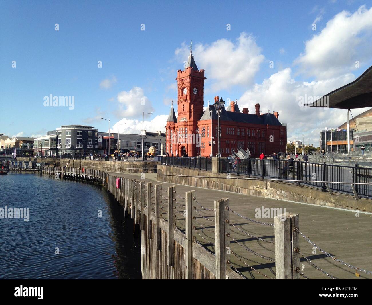 Cardiff bay boardwalk hi-res stock photography and images - Alamy