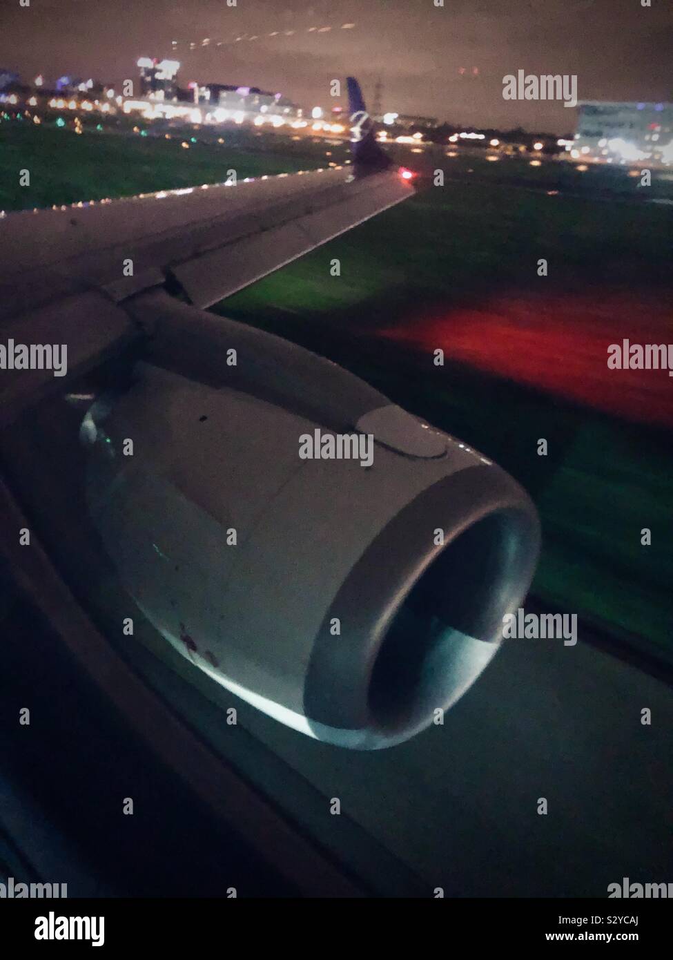 Plane with lights at night hi-res stock photography and images - Alamy