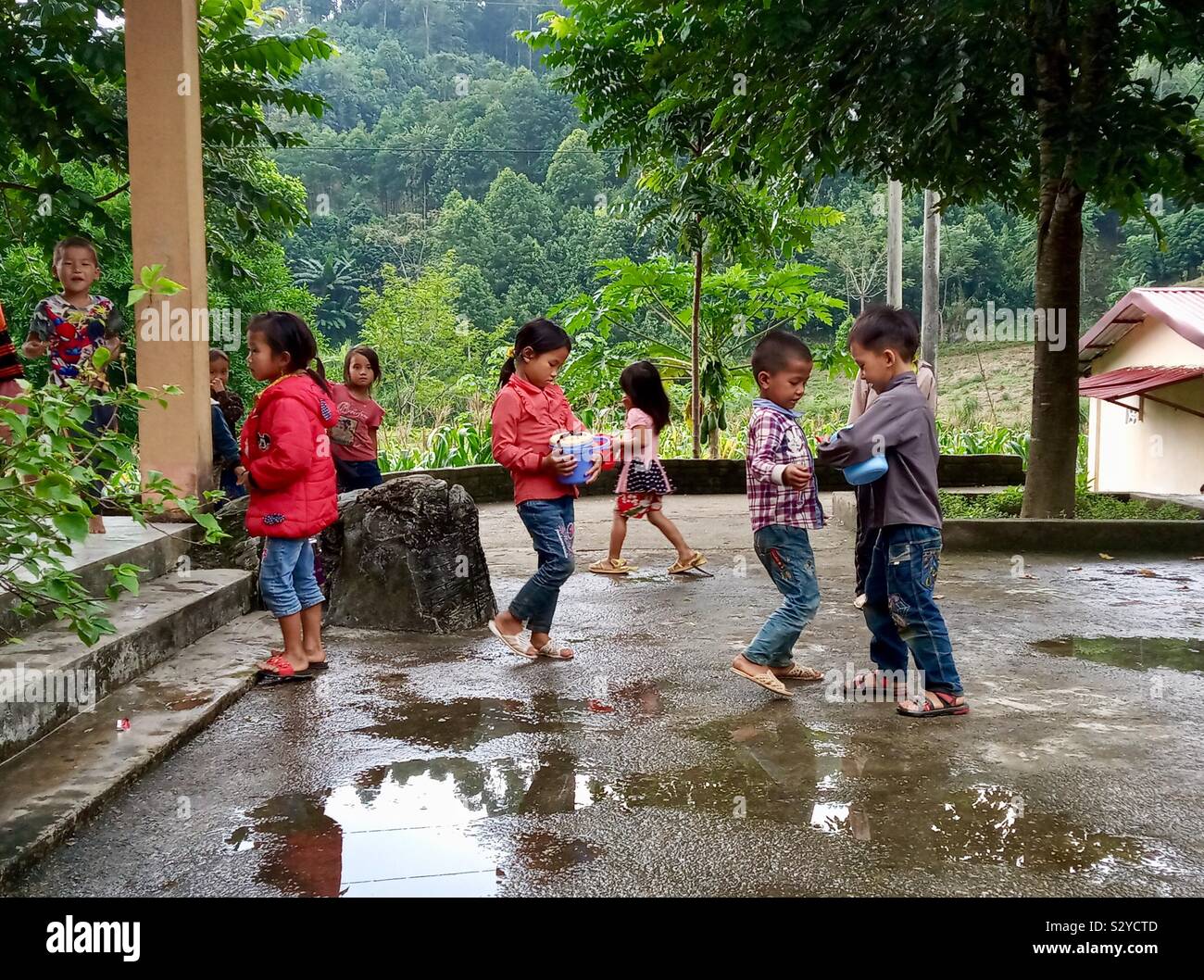 Vietnamese children playing in Sapa, Vietnam Stock Photo - Alamy