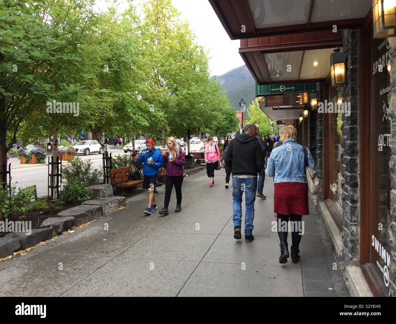 Visit town of Banff, Alberta, Canada, Banff National Park, street ...