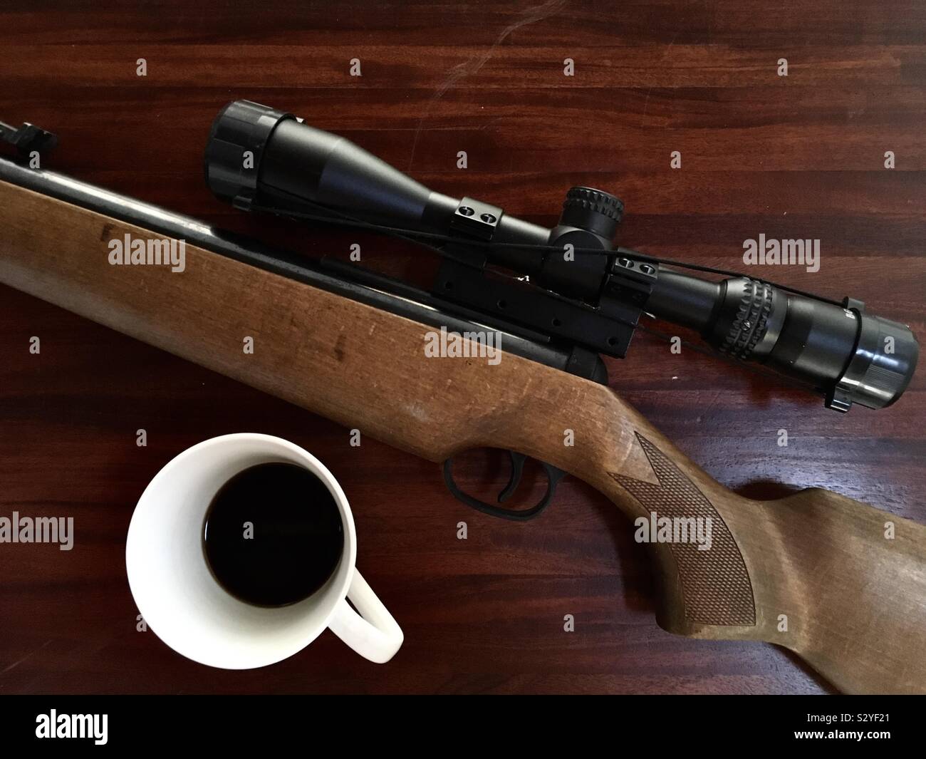 Hunting gun hi-res stock photography and images - Alamy