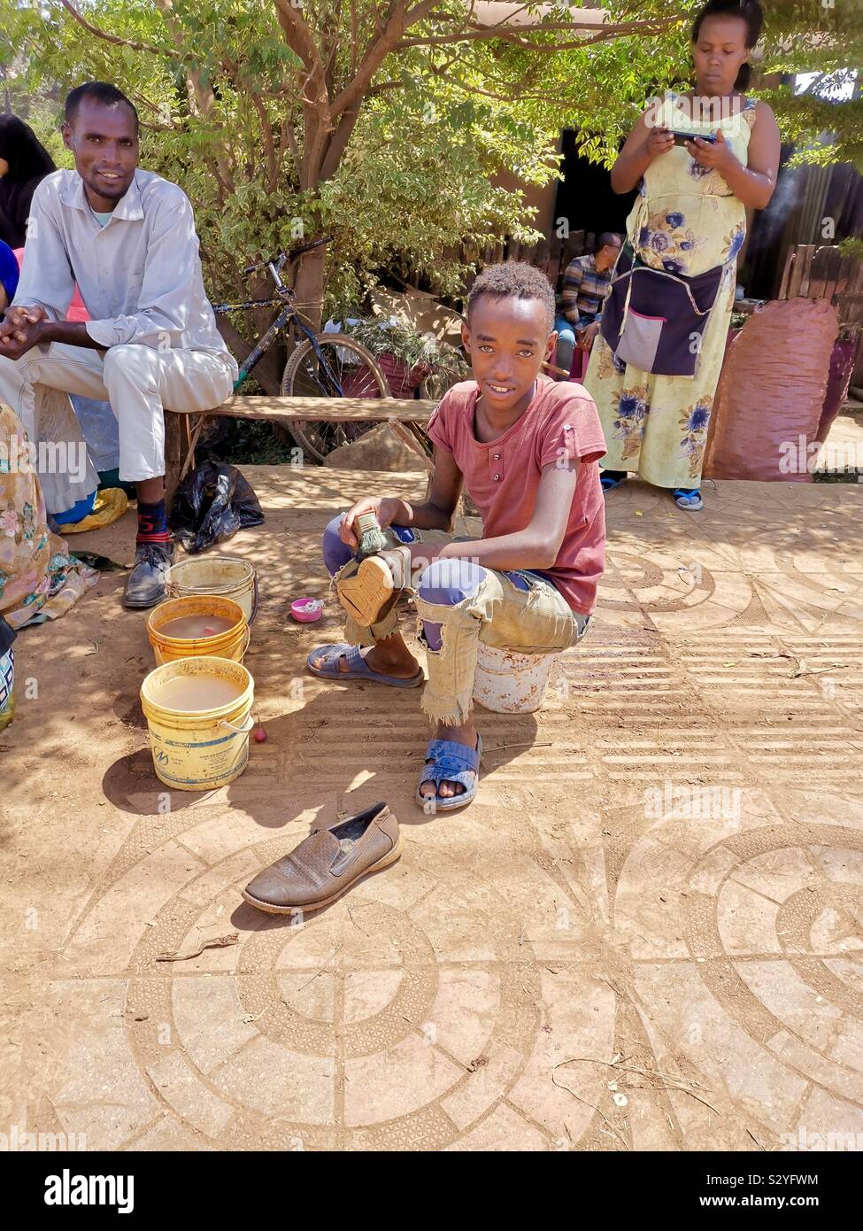 An Ethiopian boy polishing shoes in Welkite, Ethiopia Stock Photo - Alamy