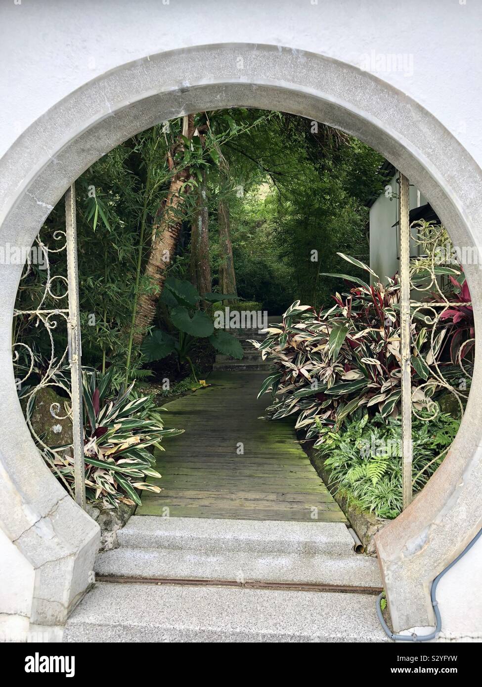 Traditional Asian garden Stock Photo - Alamy