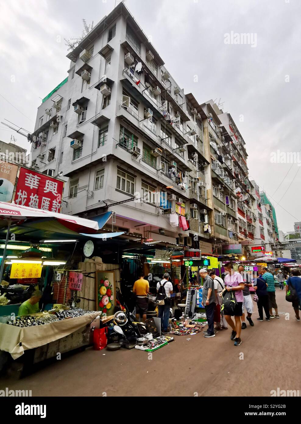 Street markets in Sham Shui Po in Kowloon, Hong Kong Stock Photo - Alamy