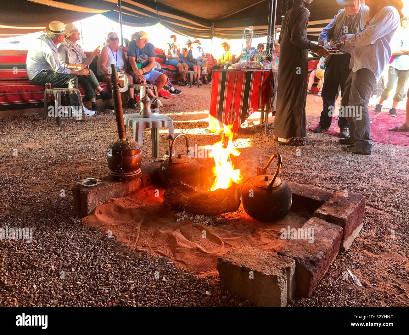 Bedouin tea. Wadi rum desert Jordan Stock Photo - Alamy