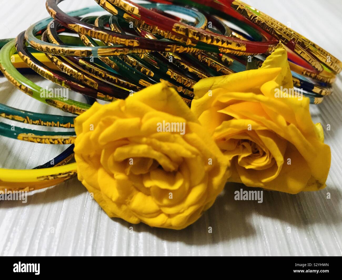 Indian glass bangles hi-res stock photography and images - Alamy