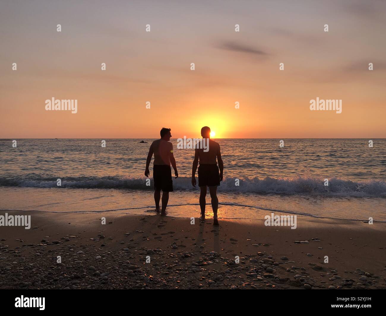 Beach guys hi-res stock photography and images - Alamy