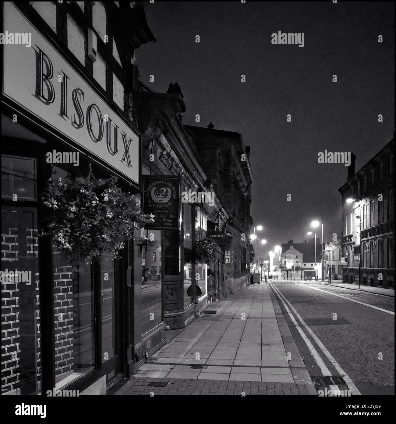 Early hours hi-res stock photography and images - Alamy