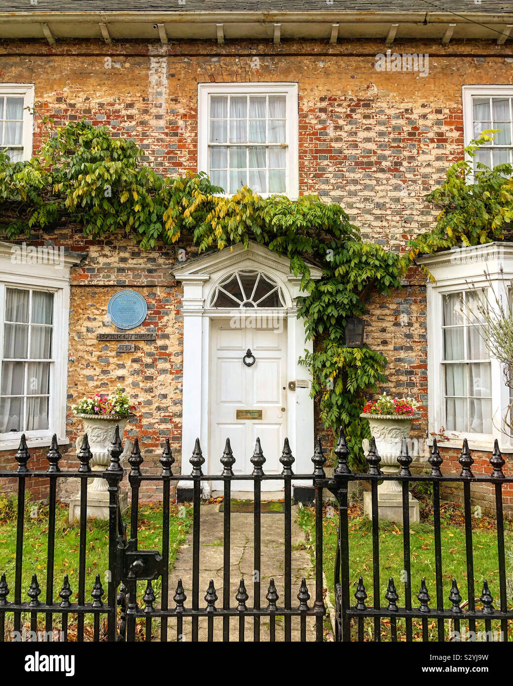Wrought Iron Cottage Gate High Resolution Stock Photography and Images ...