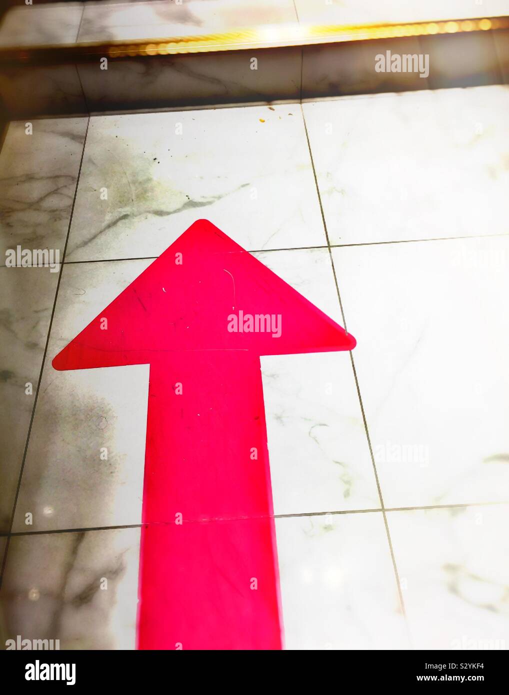 Arrow boldly pointing the way Stock Photo - Alamy
