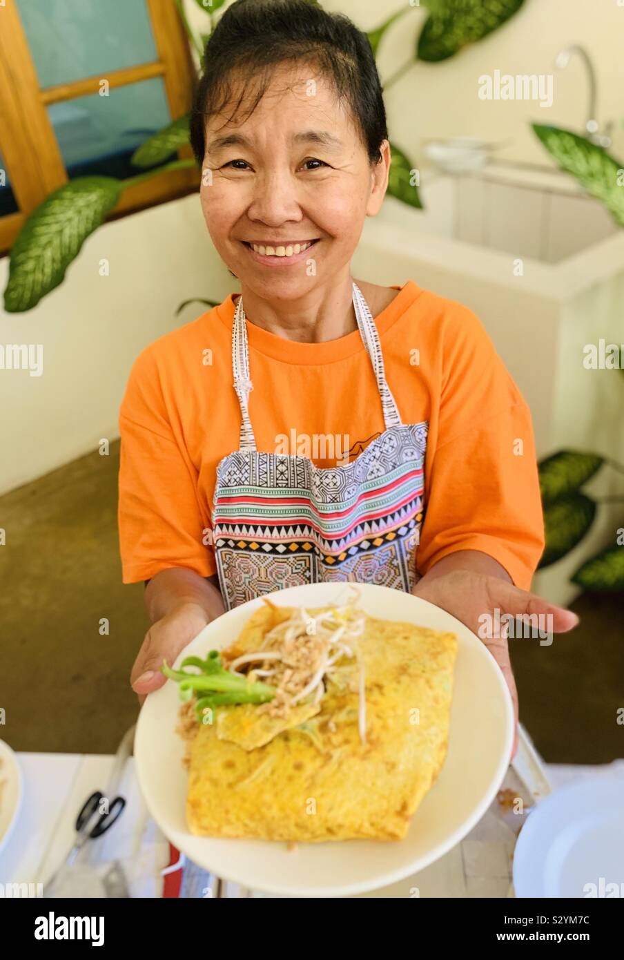 Omelette wrapped pad thai hi-res stock photography and images - Alamy