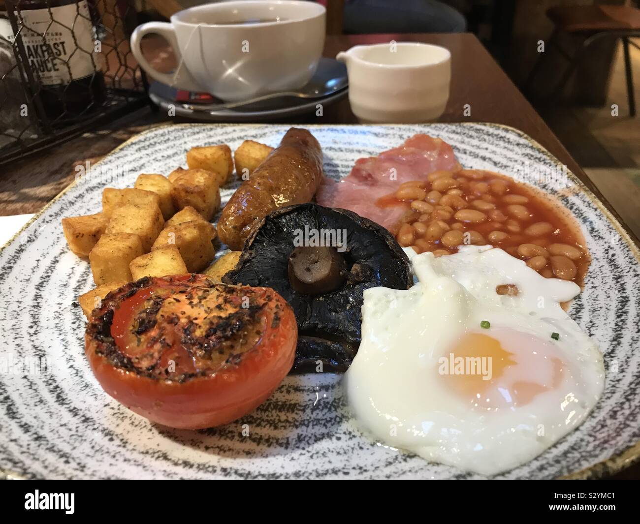 A full English breakfast at a restaurant Stock Photo - Alamy