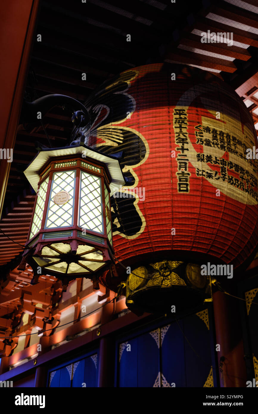 Japanese temple lantern lit night hi-res stock photography and images ...