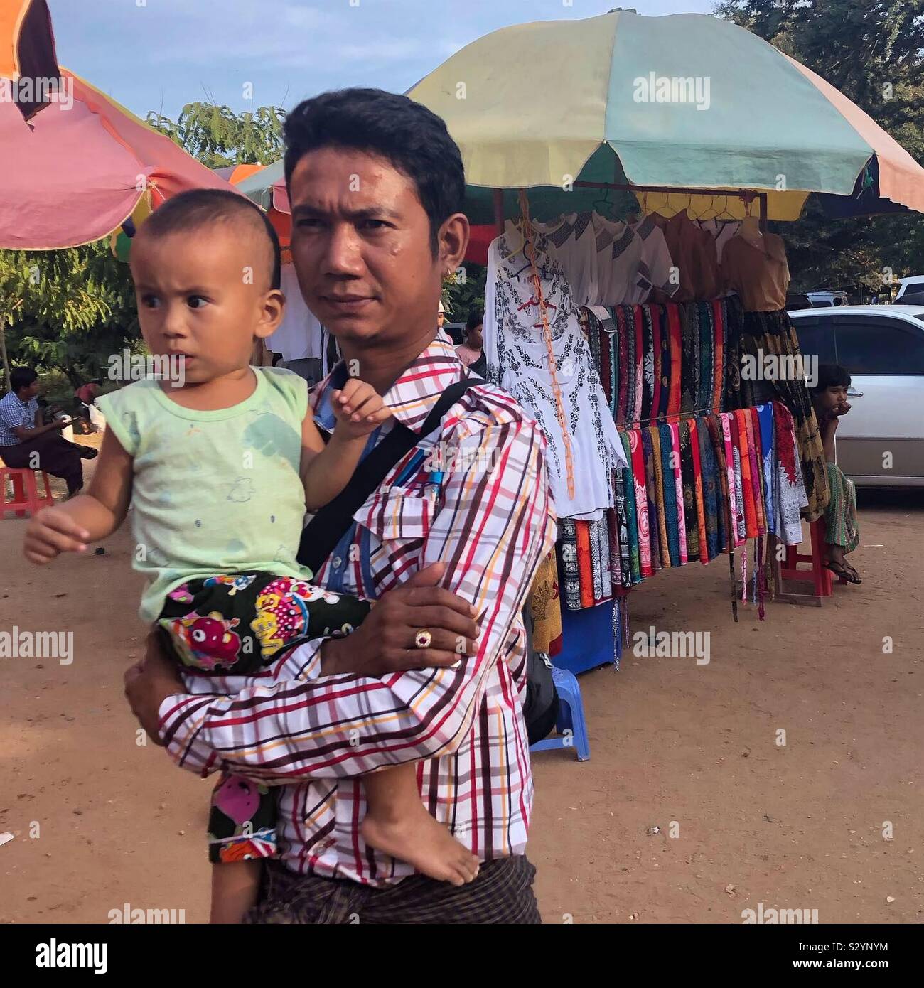 Myanmar father and daughter hi-res stock photography and images - Alamy