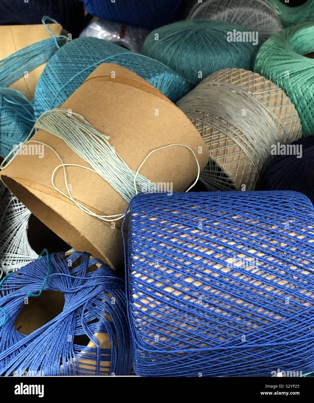 Color spools hi-res stock photography and images - Alamy