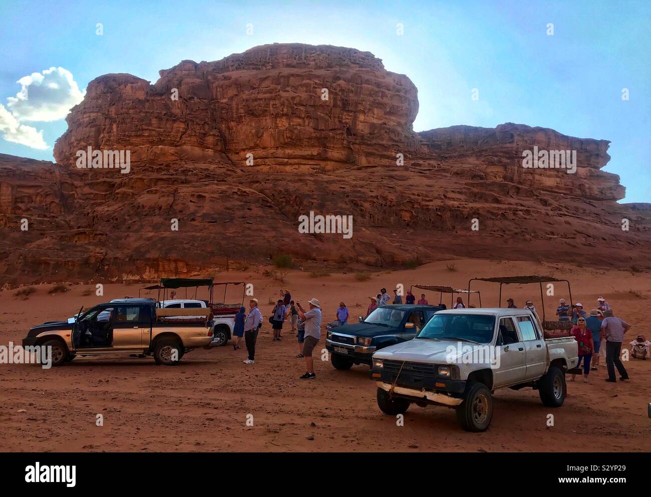 Wadi rum 4x4 jeep desert safari Stock Photo - Alamy
