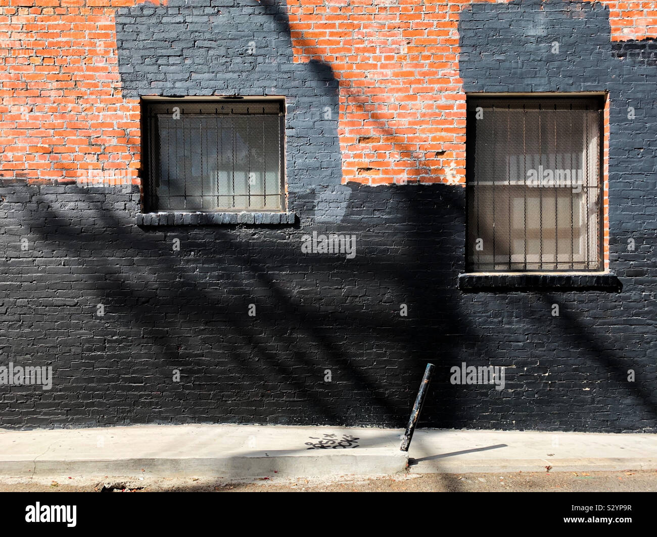 Brick windows hi-res stock photography and images - Alamy