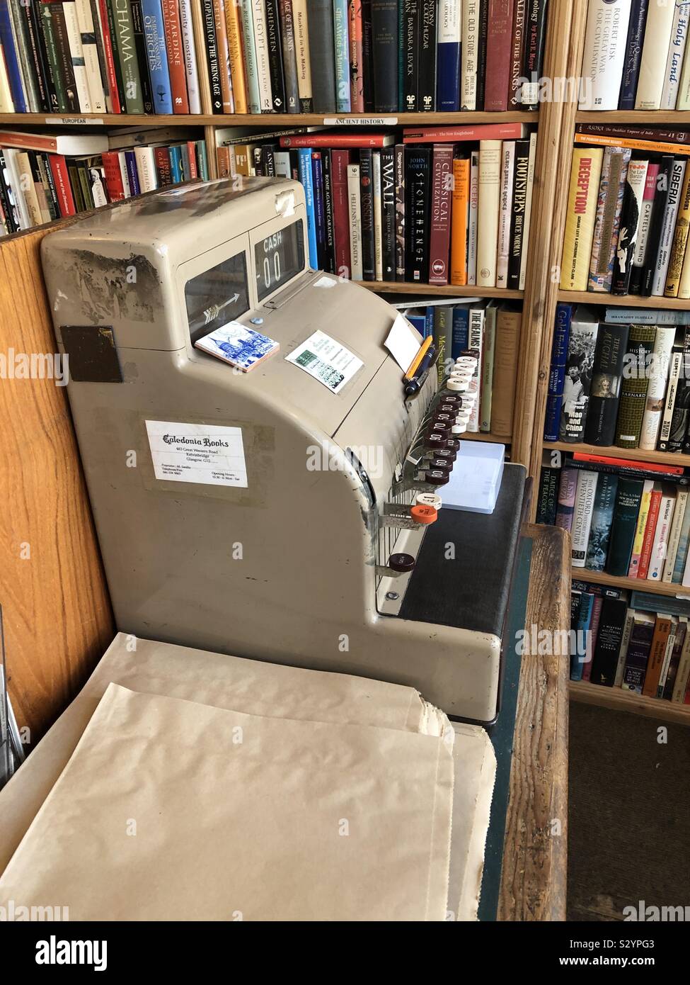 Shop cash register hi-res stock photography and images - Alamy