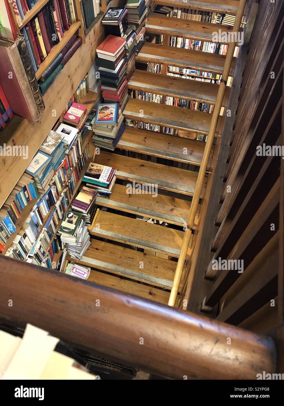 Staircase of books hi-res stock photography and images - Alamy