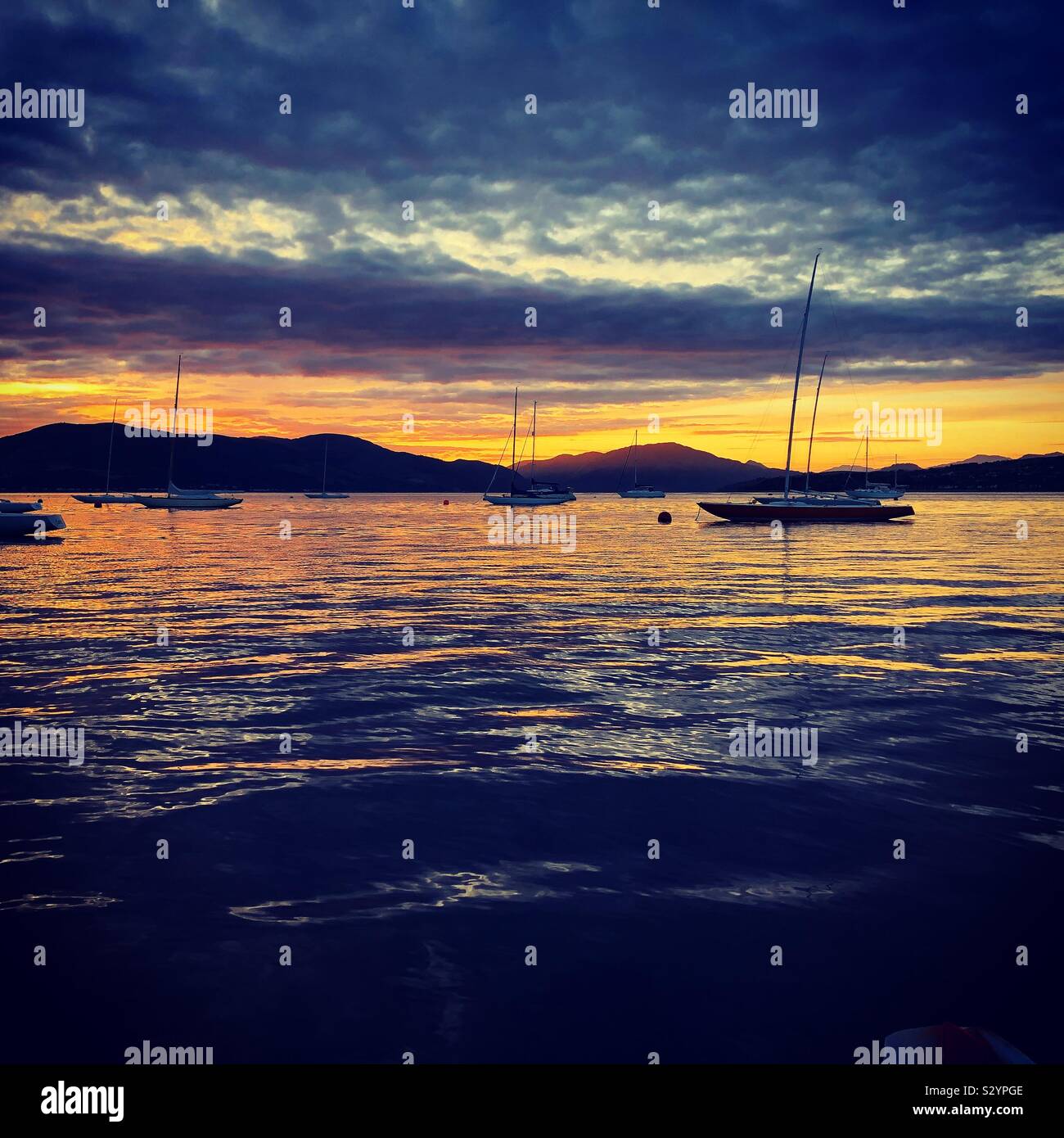Sailing scotland sunset hi-res stock photography and images - Alamy