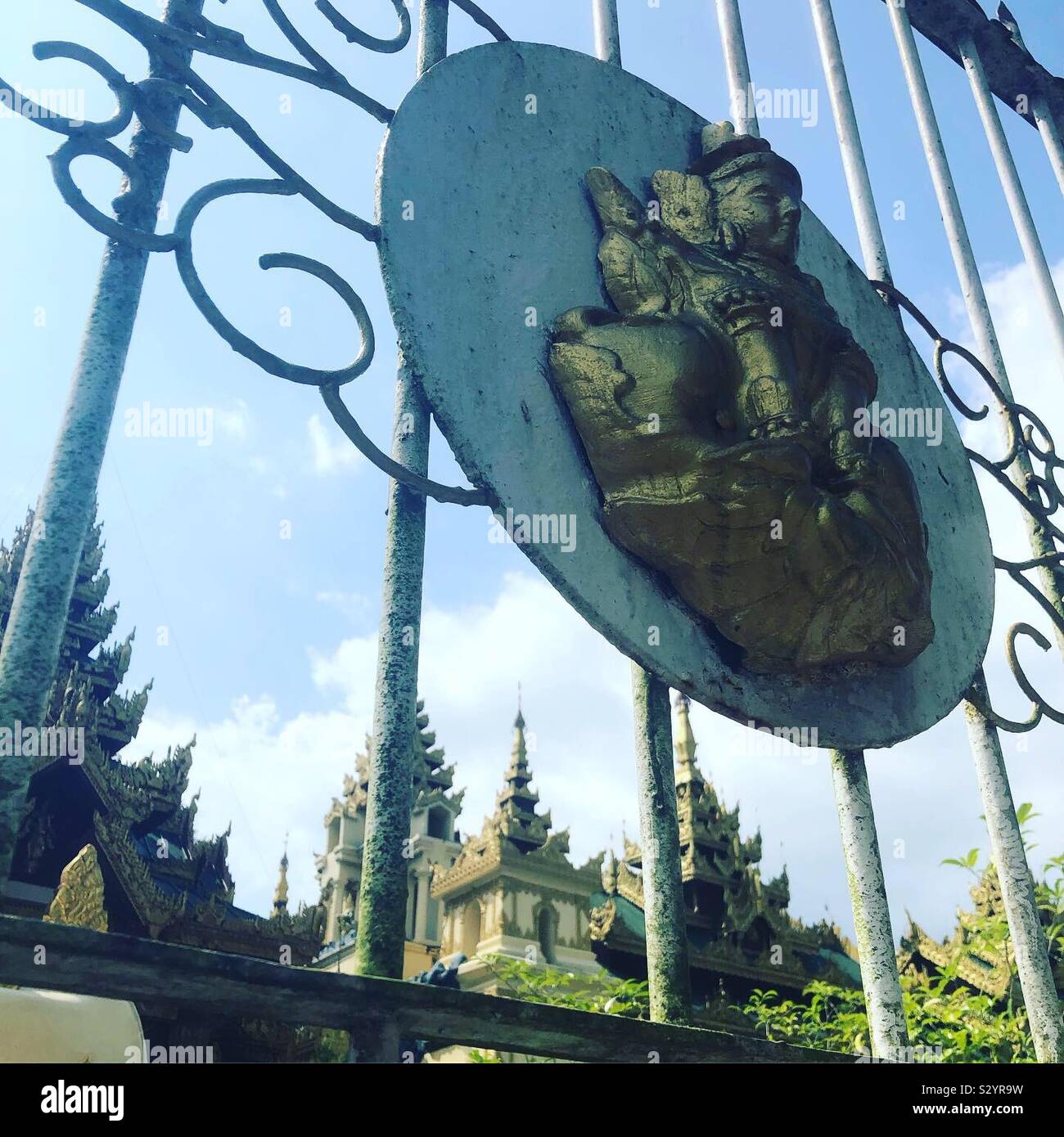 Temple in yangon smartphone stock photos and images - Alamy