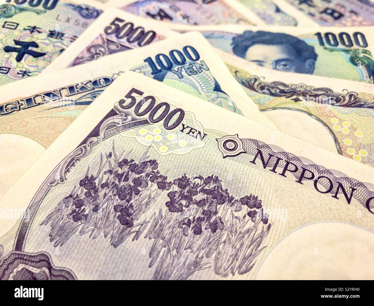 Yen bank notes, Japanese currency Stock Photo - Alamy