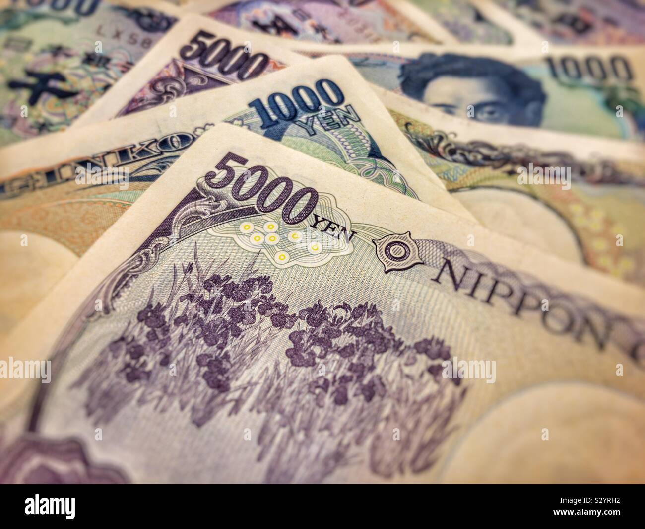 Yen bank notes, Japanese currency Stock Photo - Alamy
