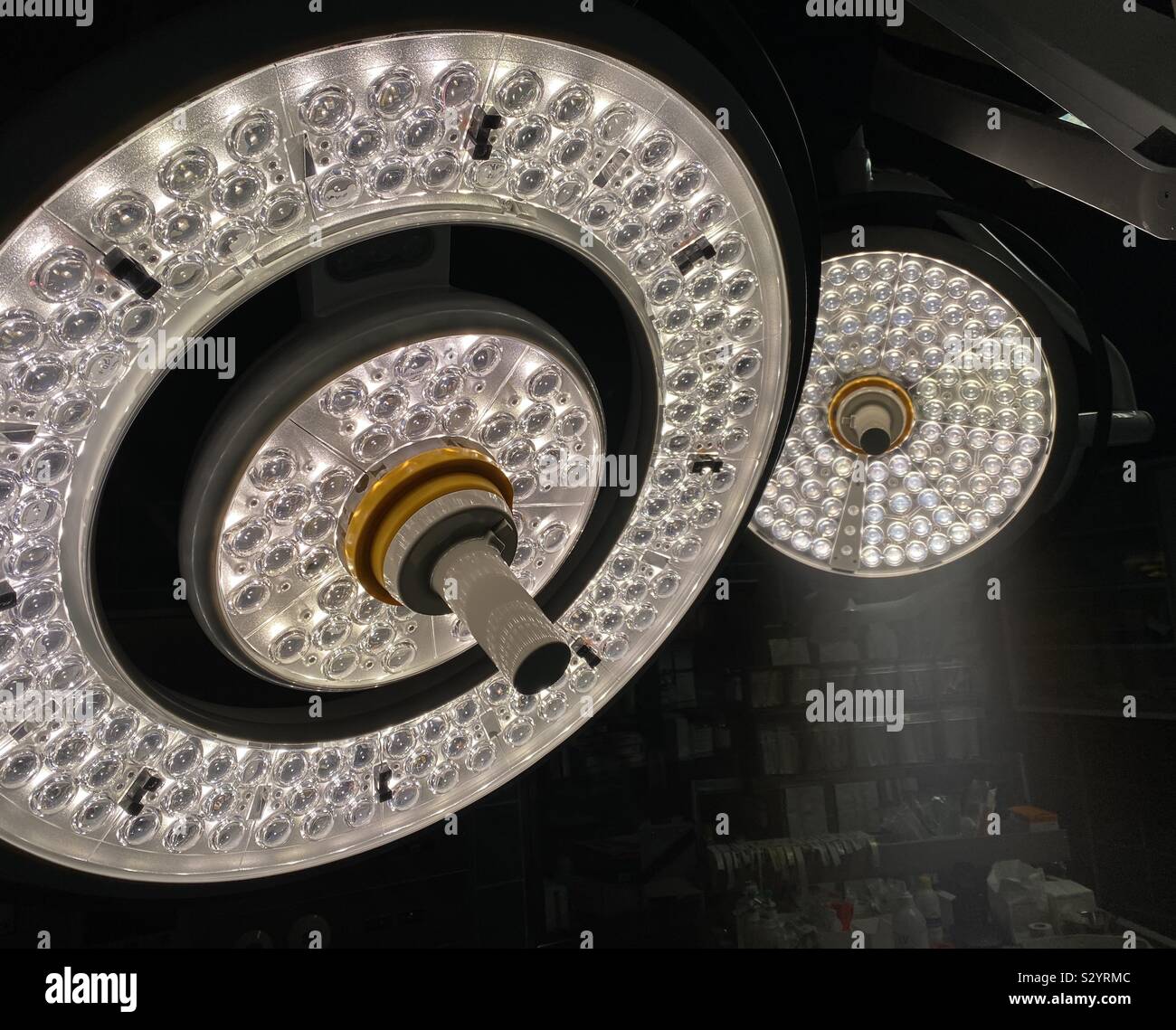 Doctor lights hi-res stock photography and images - Alamy