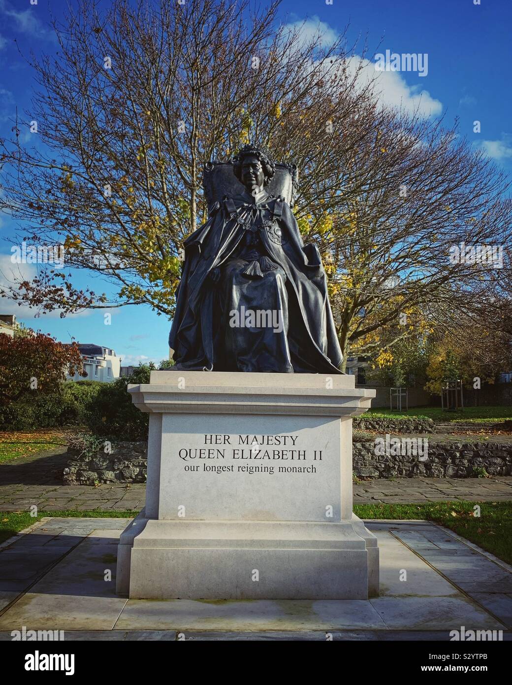Statue of Queens Elizabeth II Stock Photo - Alamy