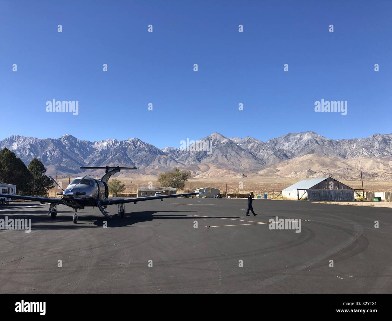 Independence california airport hi-res stock photography and images - Alamy