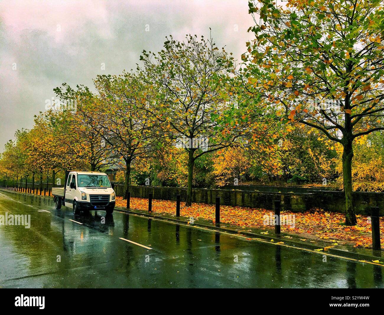 Wet roads hi-res stock photography and images - Alamy