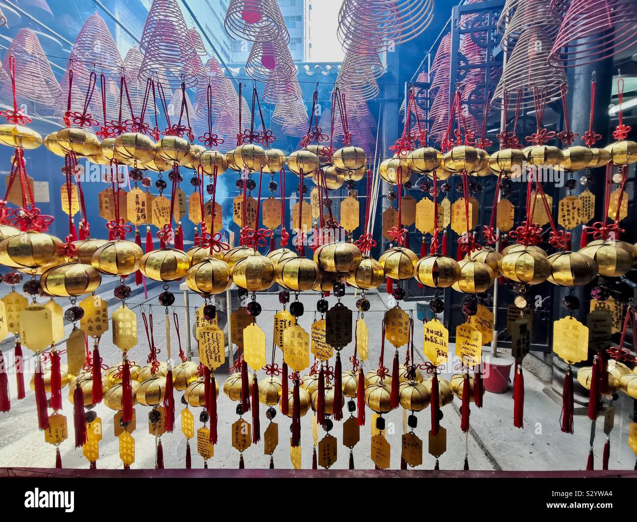 Inside the colourful Yaumatei Tin Hau Temple in Kowloon, Hong Kong ...