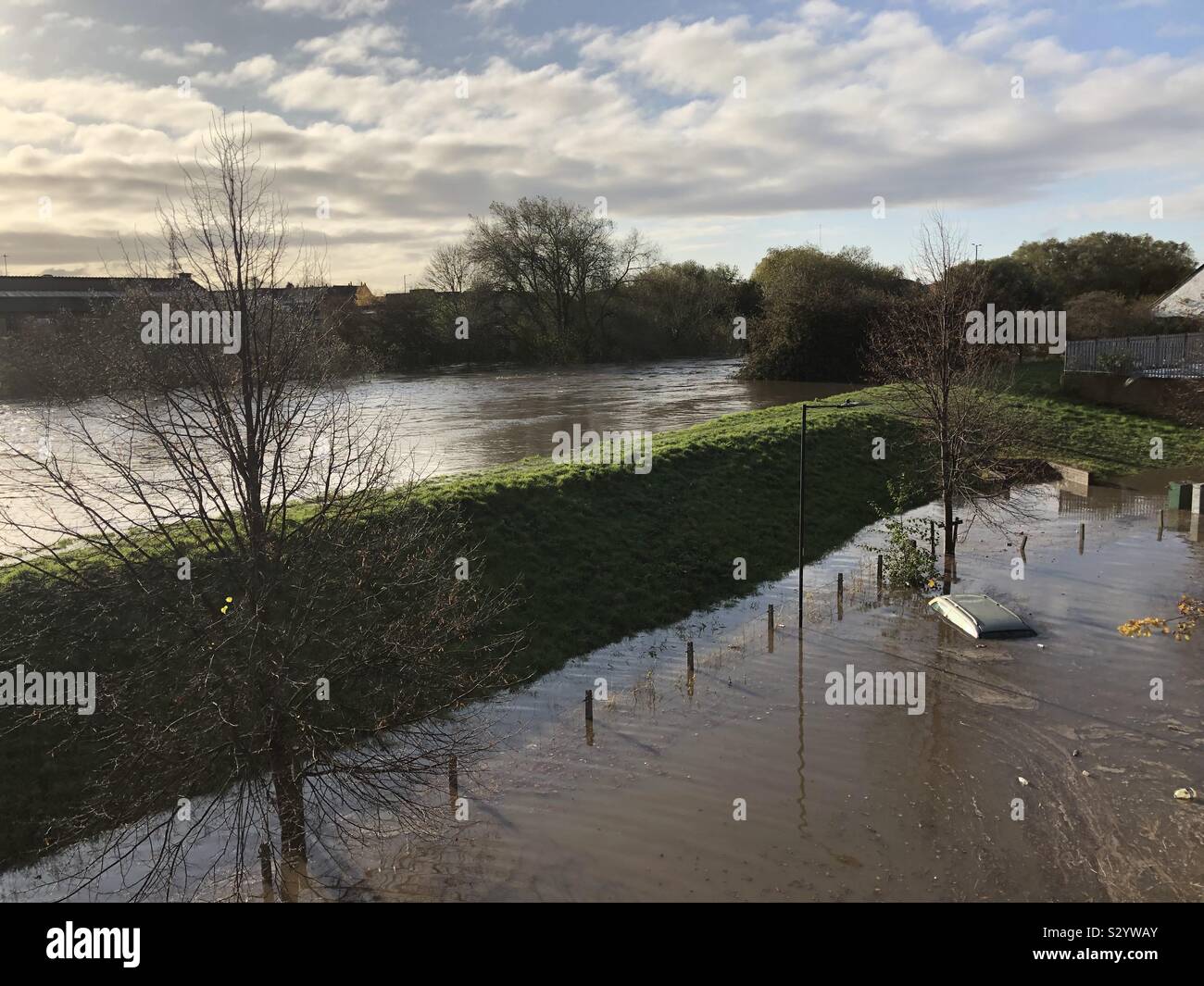 River don in flood hi-res stock photography and images - Alamy