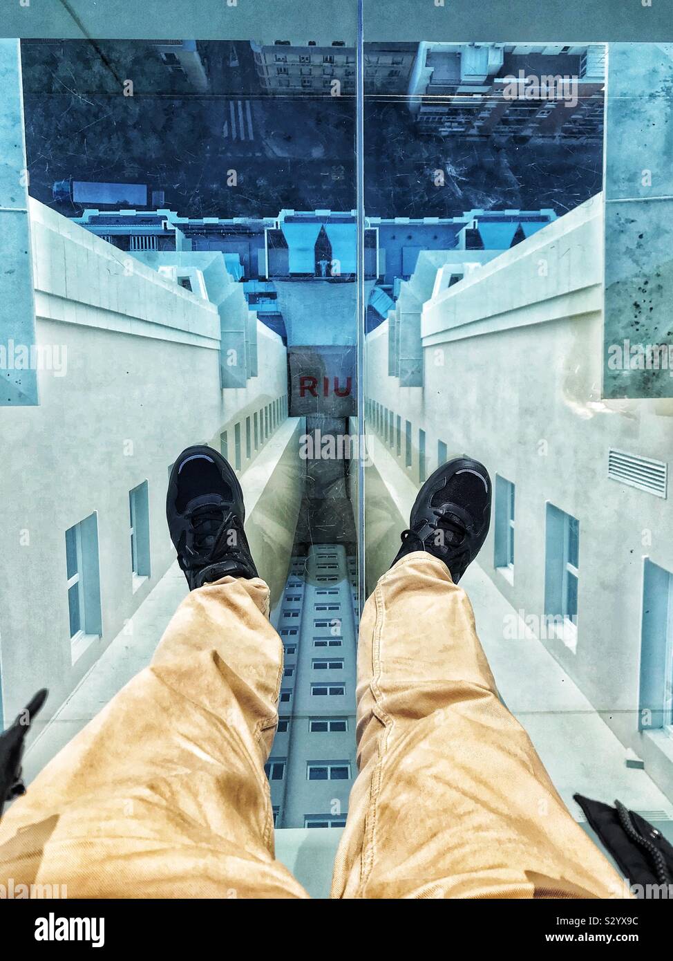 Glass floor hi-res stock photography and images - Alamy