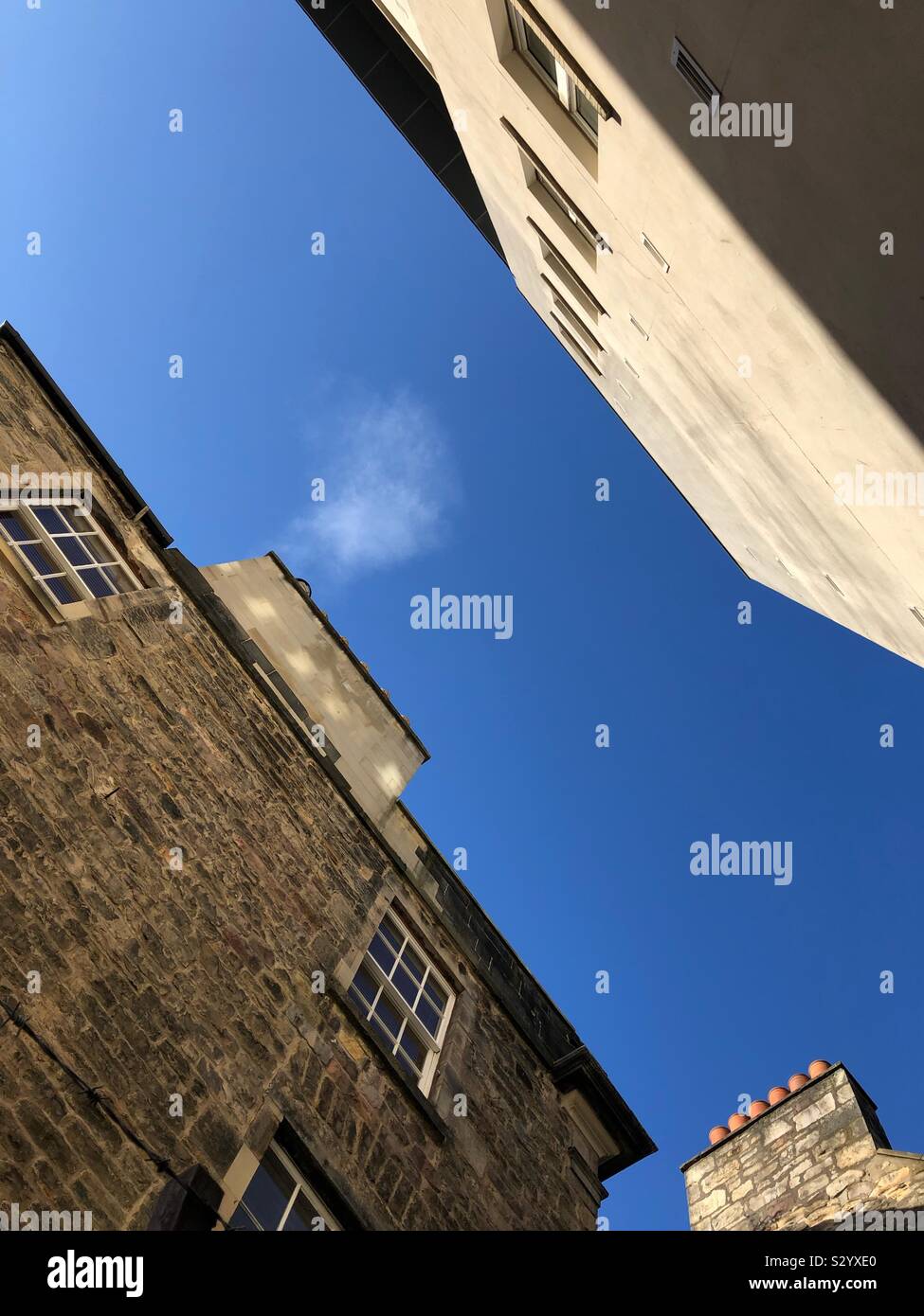 Buildings looking up hi-res stock photography and images - Alamy