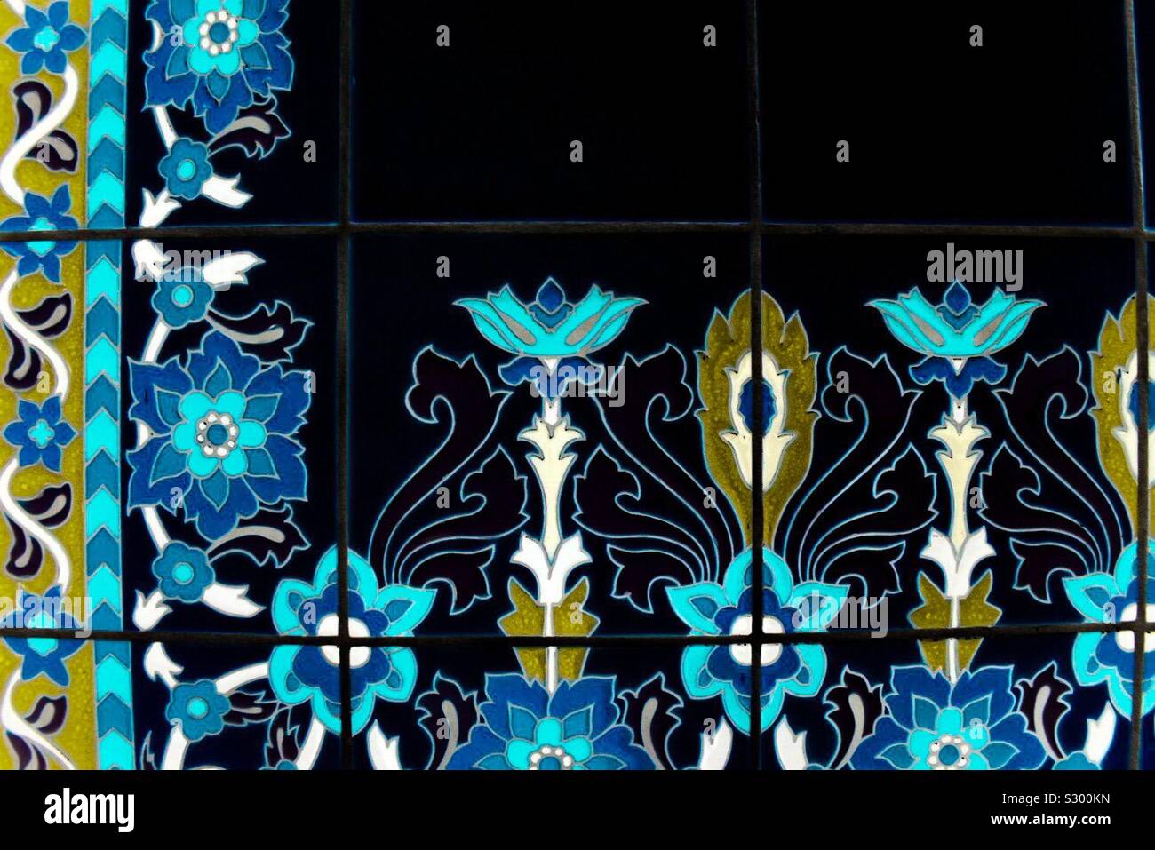 Spanish tiles hi-res stock photography and images - Alamy