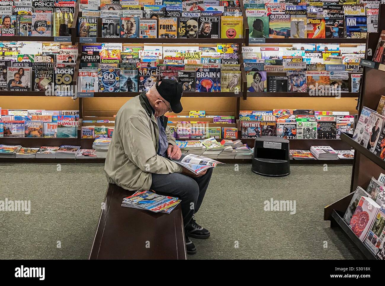 Newsstand horizontal hi-res stock photography and images - Alamy