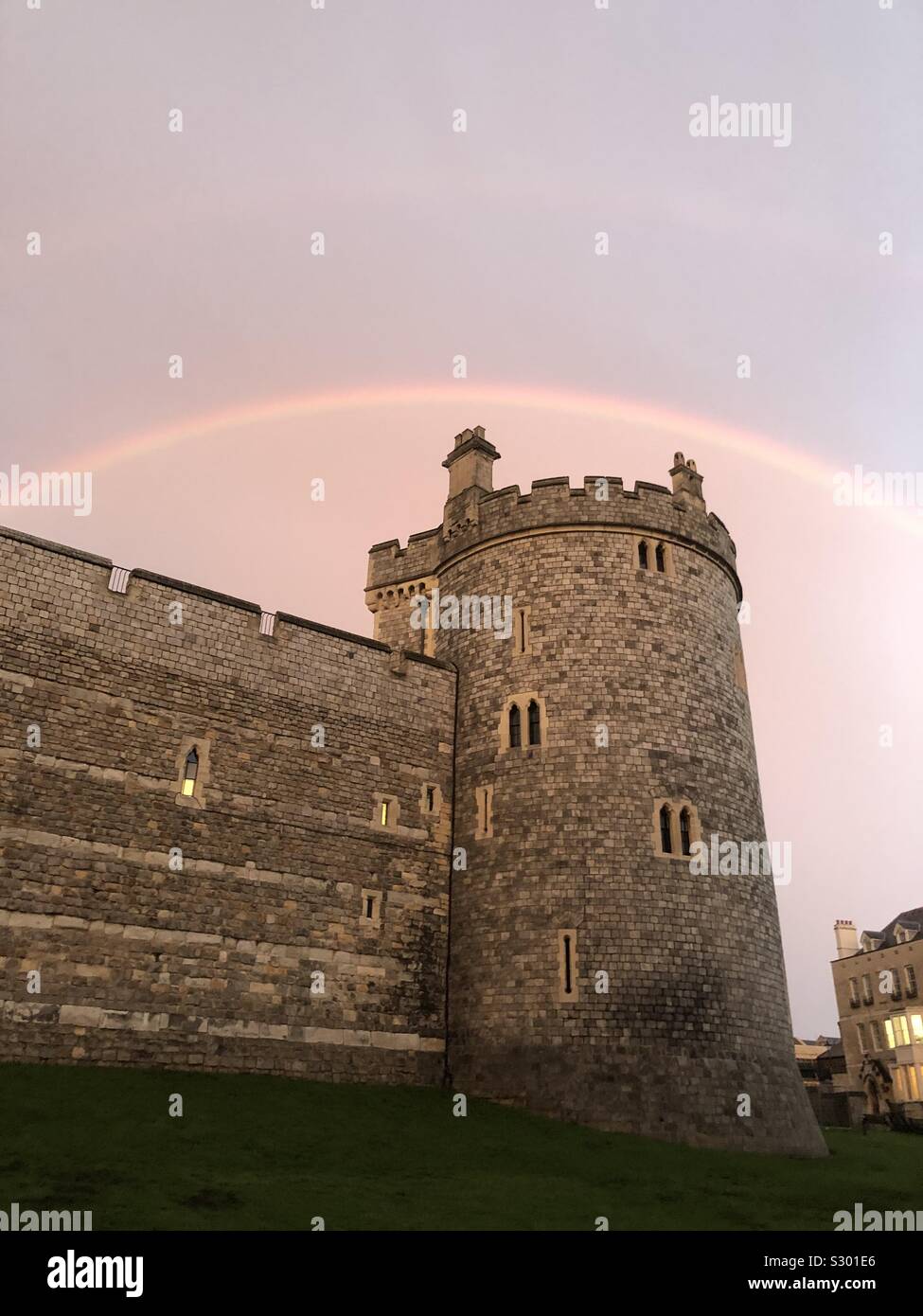 Windsor castle sky hi-res stock photography and images - Alamy
