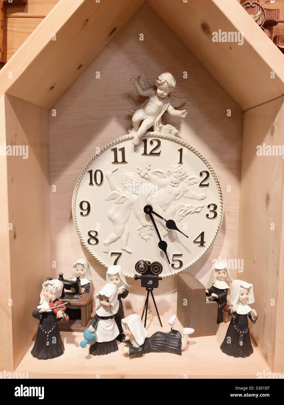 Angel clock hi-res stock photography and images - Alamy