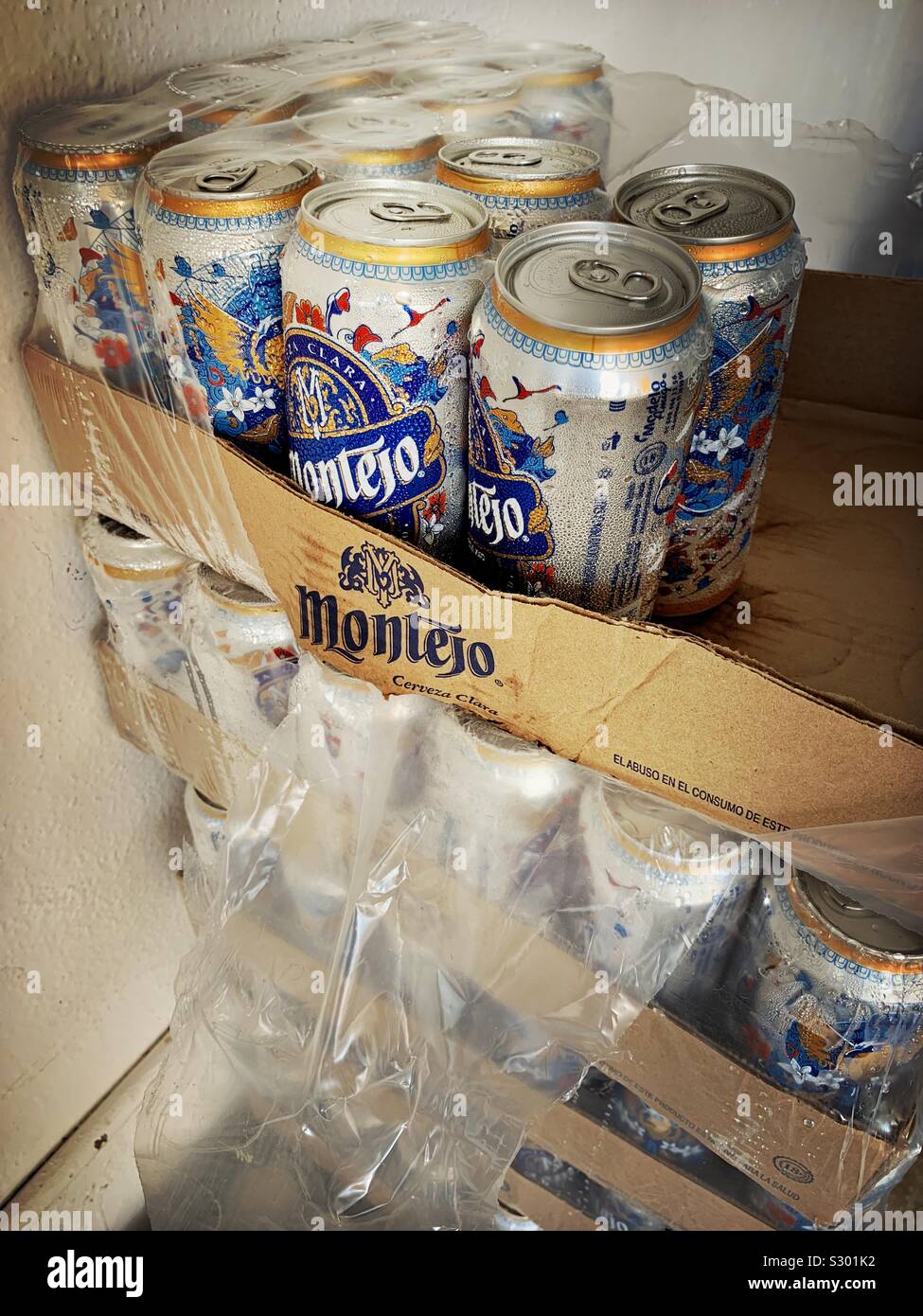 Cold beer cans hi-res stock photography and images - Alamy