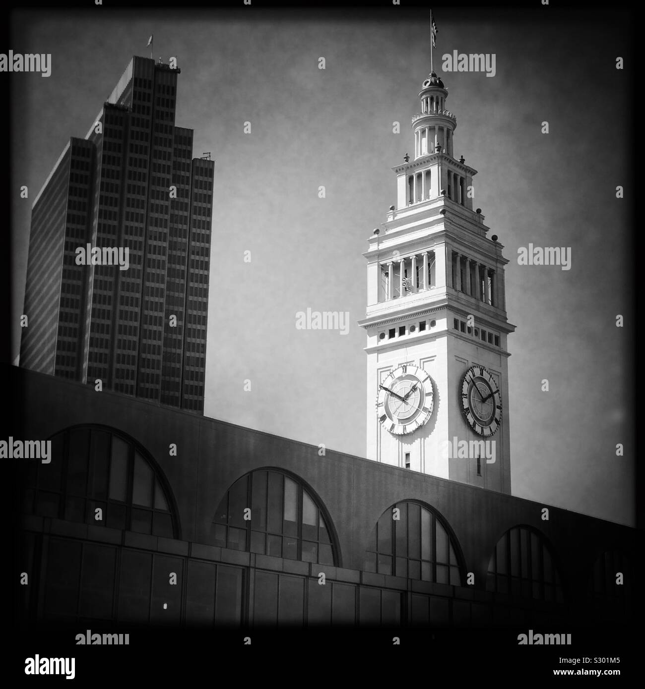 Tall grey building hi-res stock photography and images - Alamy