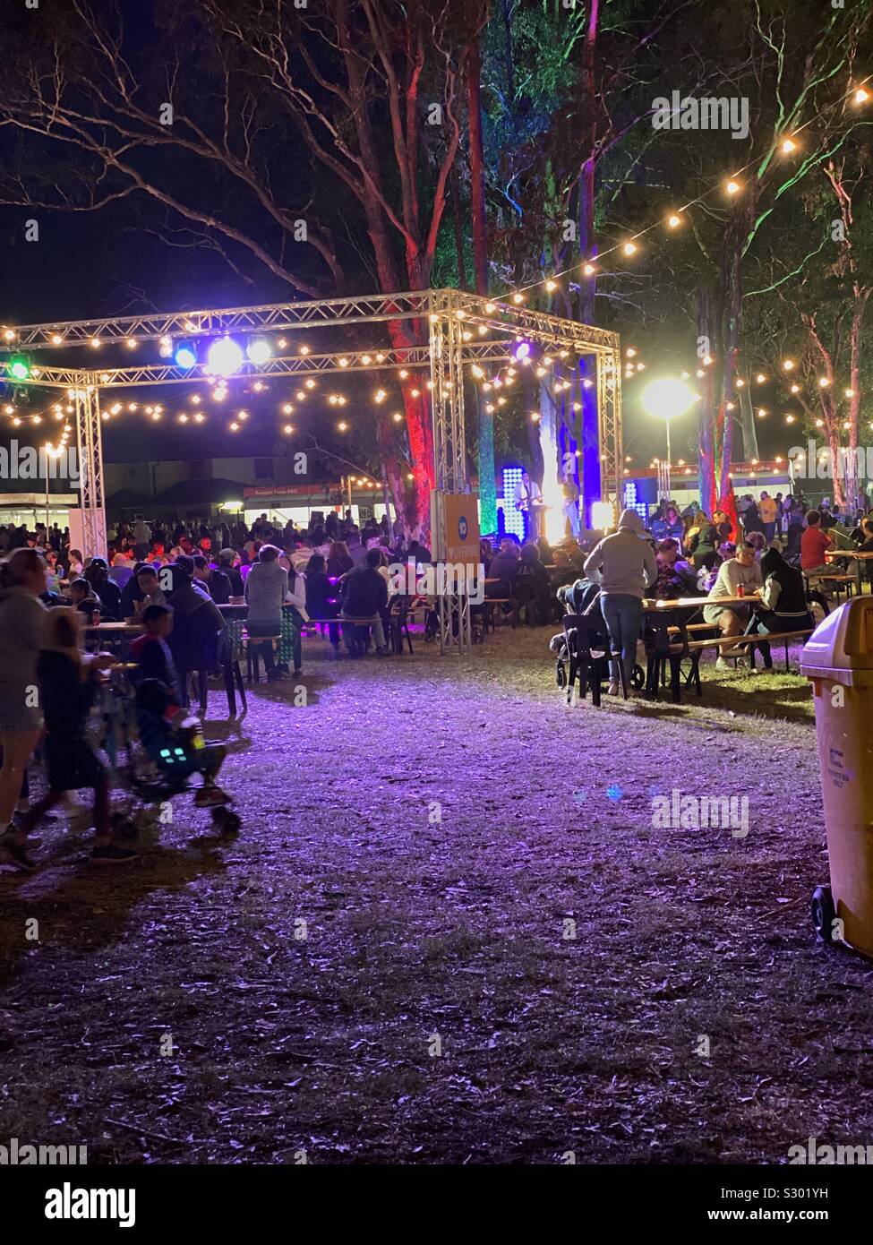 Night performance hi-res stock photography and images - Alamy